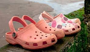 The Pros and Cons of Wearing Crocs You Must Know — Quasa